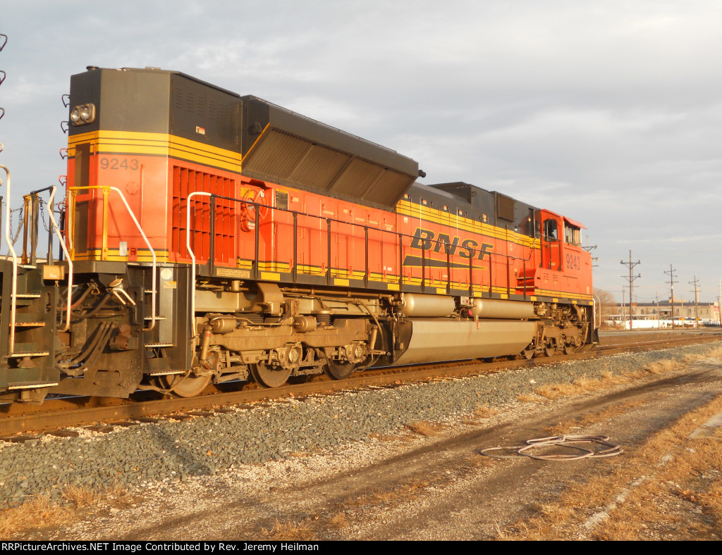 BNSF 9243 (2)